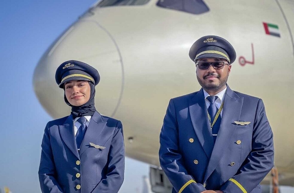 Etihad Airways marks milestone in 787 Dreamliner pilot training ...
