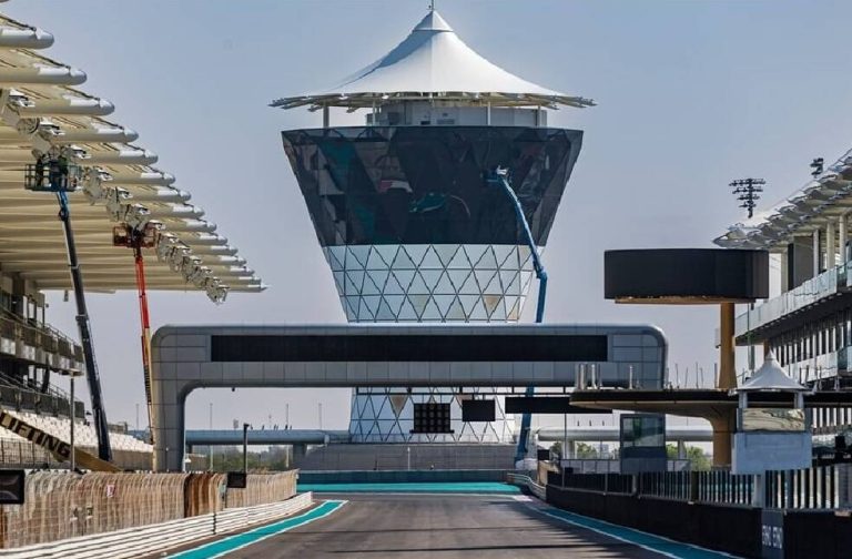 Yas Marina Circuit unveils updated LED track lighting system - Emirati ...