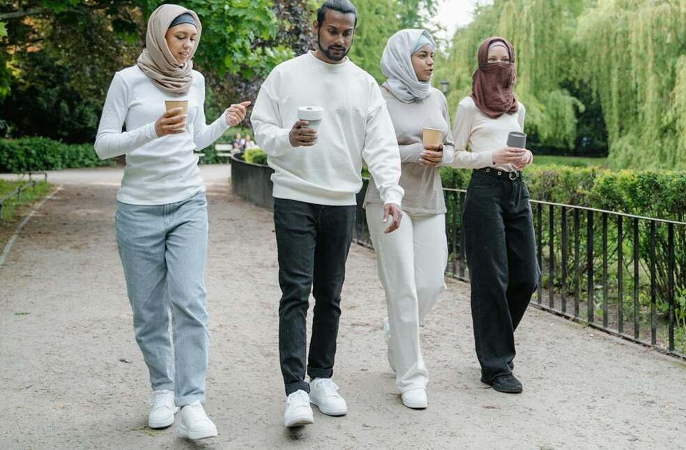 Walking thrice weekly halves back pain; Study | Emirati Times