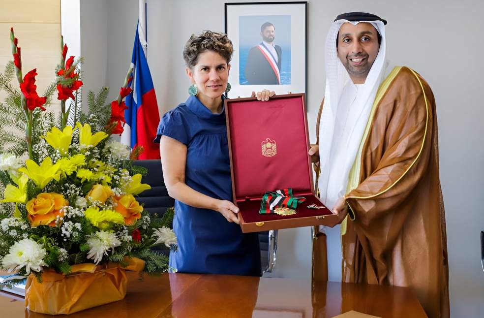 UAE awards Zayed the Second Medal to Chilean Minister