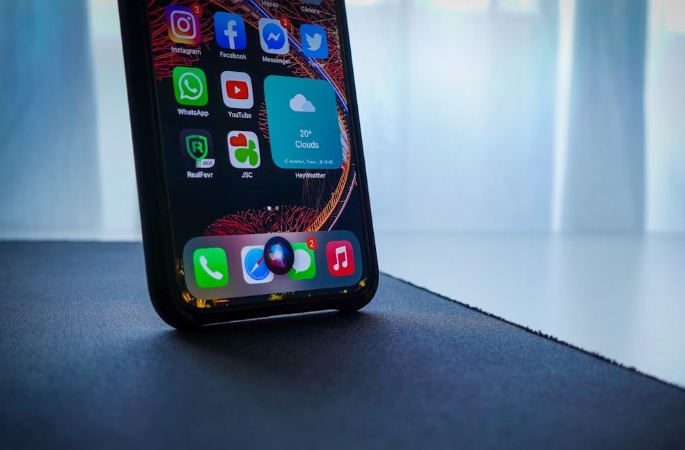 Next-Gen Siri in 2026: Apple refines AI with Veritas app - Emirati Times