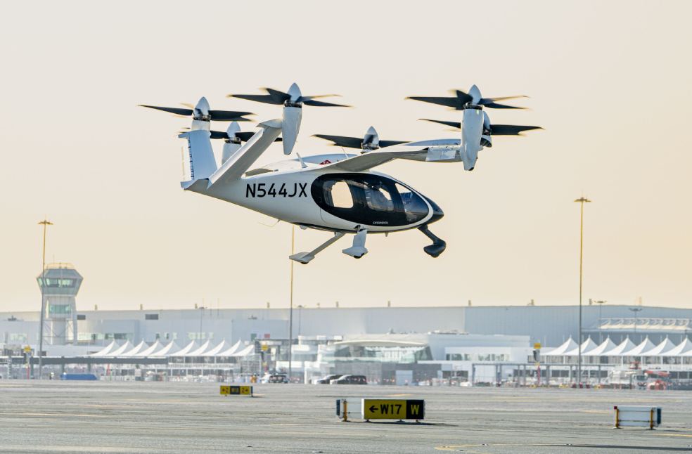 Hamdan bin Mohammed reviews infrastructure projects