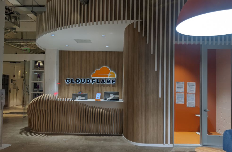 Chaos online: Cloudflare issues disrupt websites globally - Emirati Times